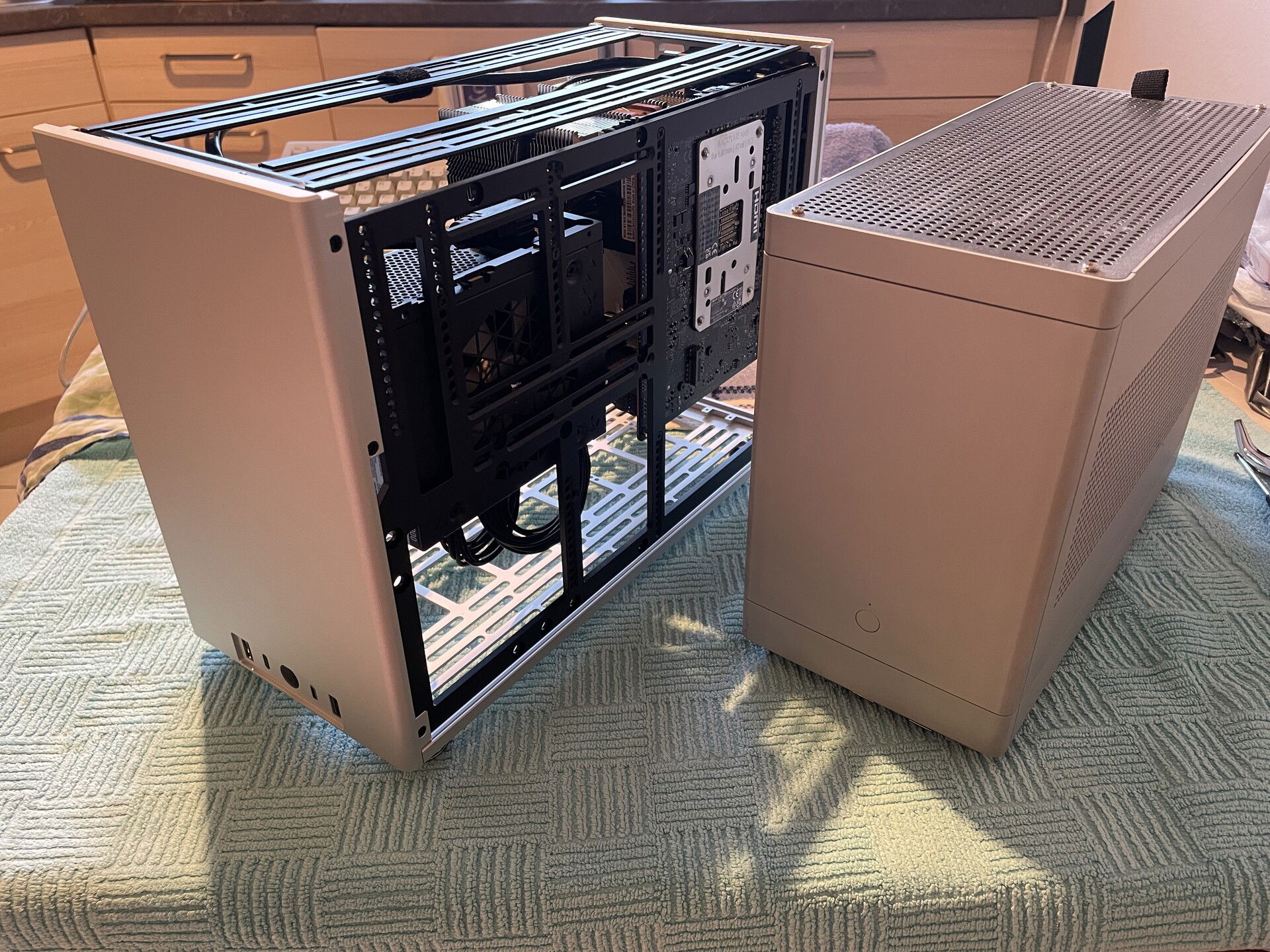 Silver Air-NCase M2 + RTX 5080 » builds.gg