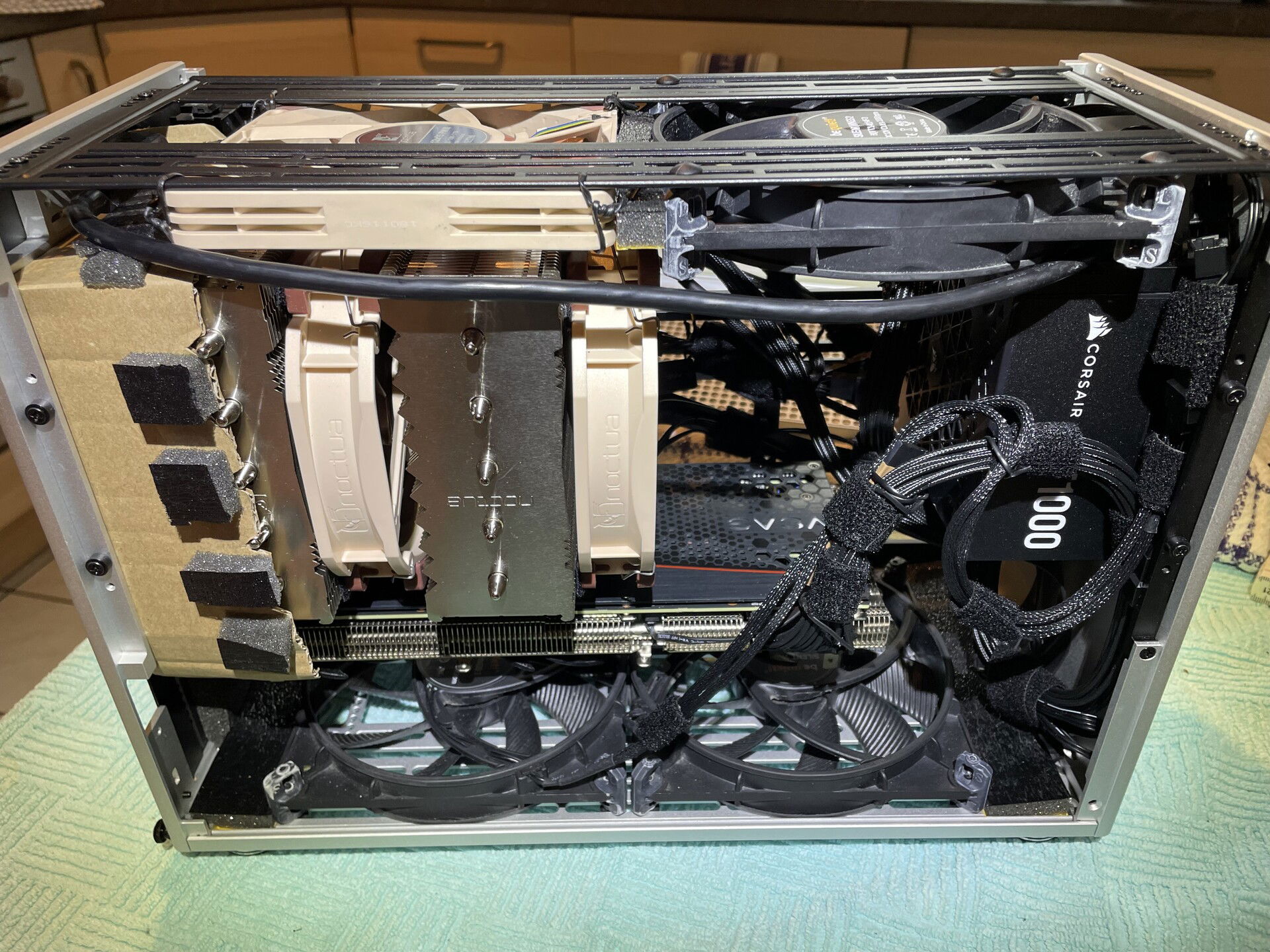 Silver Air-NCase M2 + RTX 5080 » builds.gg