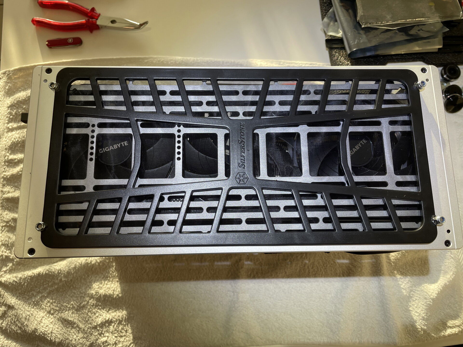 Silver Air-NCase M2 + RTX 5080 » builds.gg