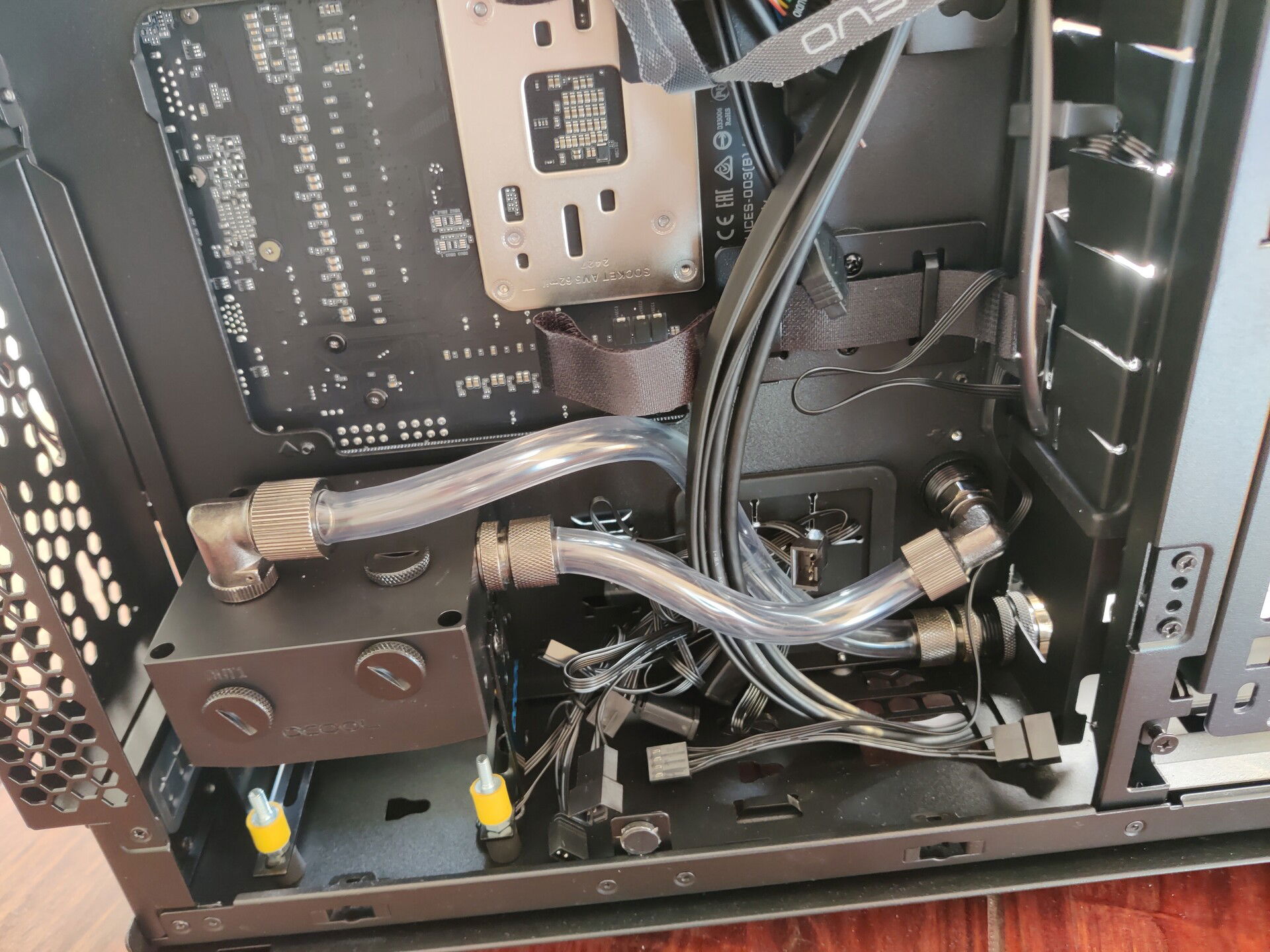 Lian Li O11 Dynamic EVO RGB Black/Gold » builds.gg