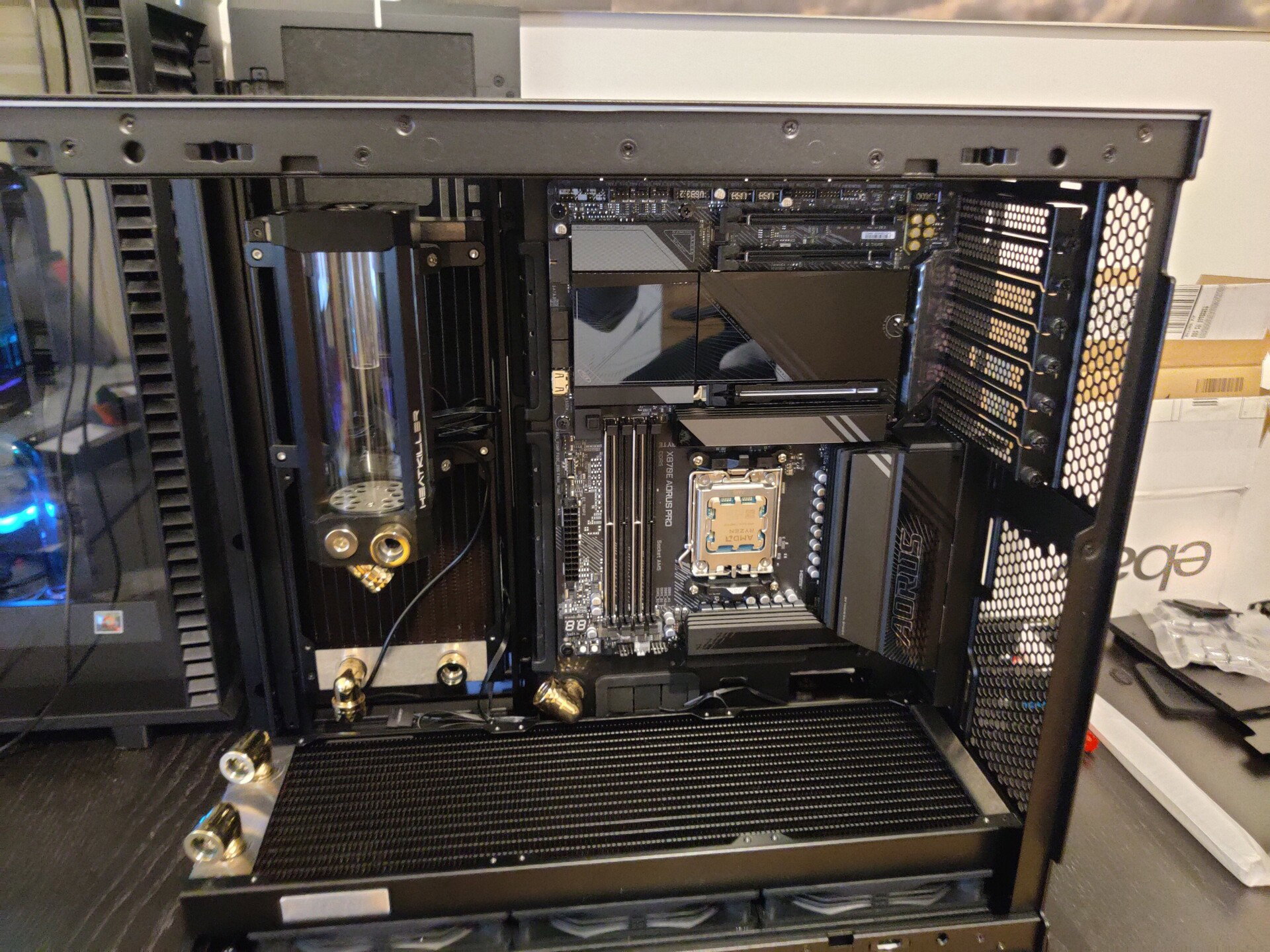 Lian Li O11 Dynamic EVO RGB Black/Gold » builds.gg