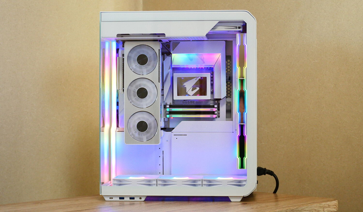 SSUPD Xhuttle White AORUS Stealth Build | Cable-less Tube-less Custom ...