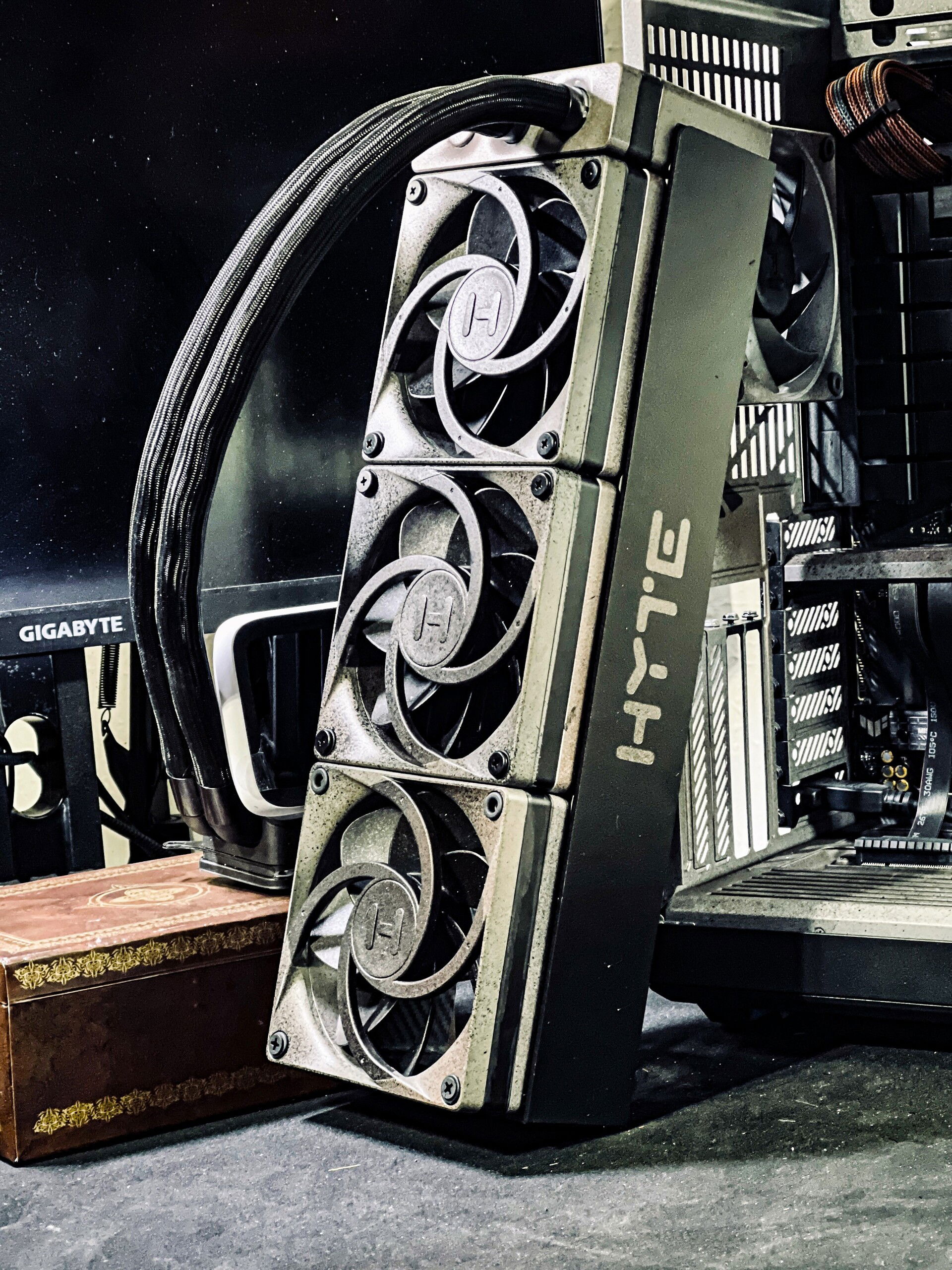 Hyte Y70 Touch with The Last of Us theme » builds.gg