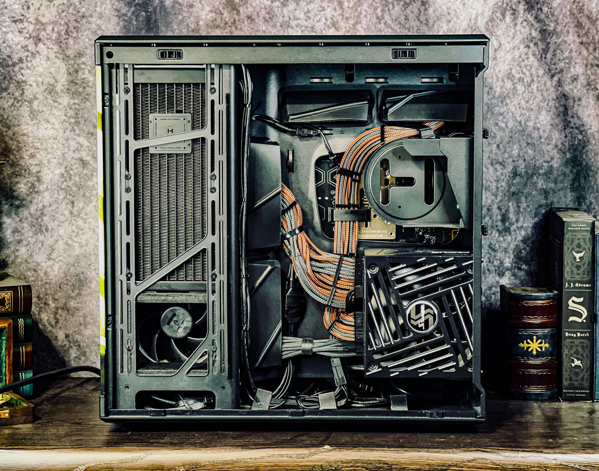 Hyte Y70 Touch with The Last of Us theme » builds.gg