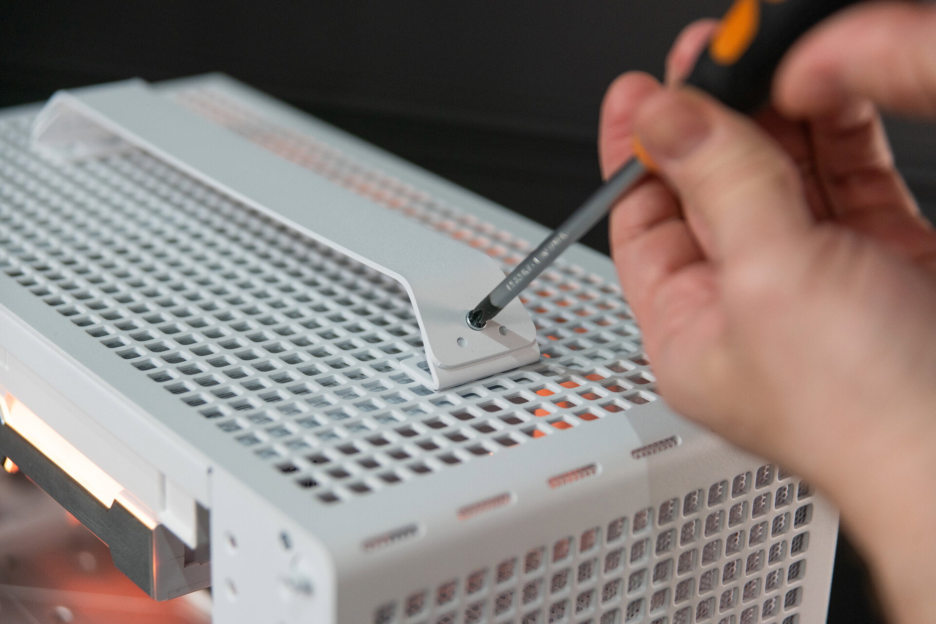 Jonsplus Z20 mATX: White and clean modern classic » builds.gg