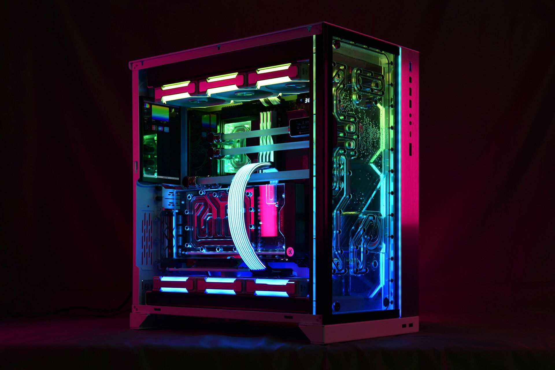 Lian Li custom loop PC: 13900K, RTX4090, awesome RGB (check vid ...