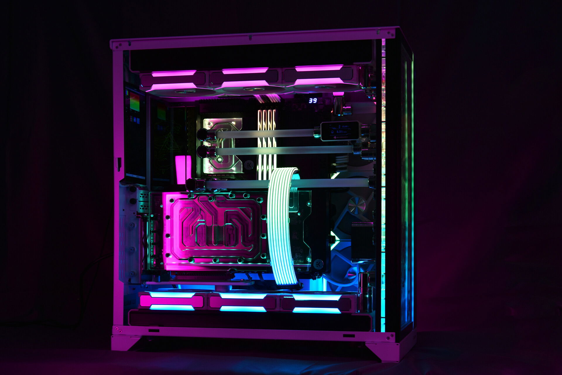 Lian Li custom loop PC: 13900K, RTX4090, awesome RGB (check vid ...