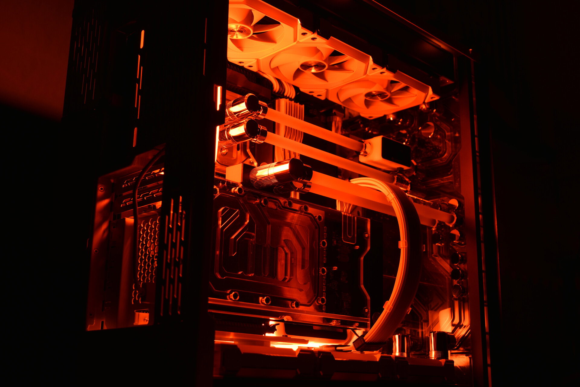 Lian Li custom loop PC: 13900K, RTX4090, awesome RGB (check vid ...