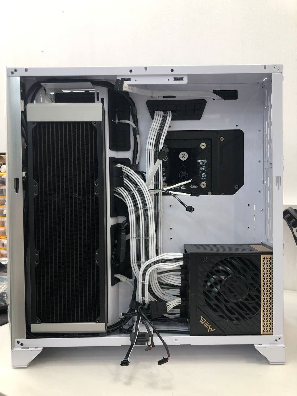 Lian Li custom loop PC: 13900K, RTX4090, awesome RGB (check vid ...