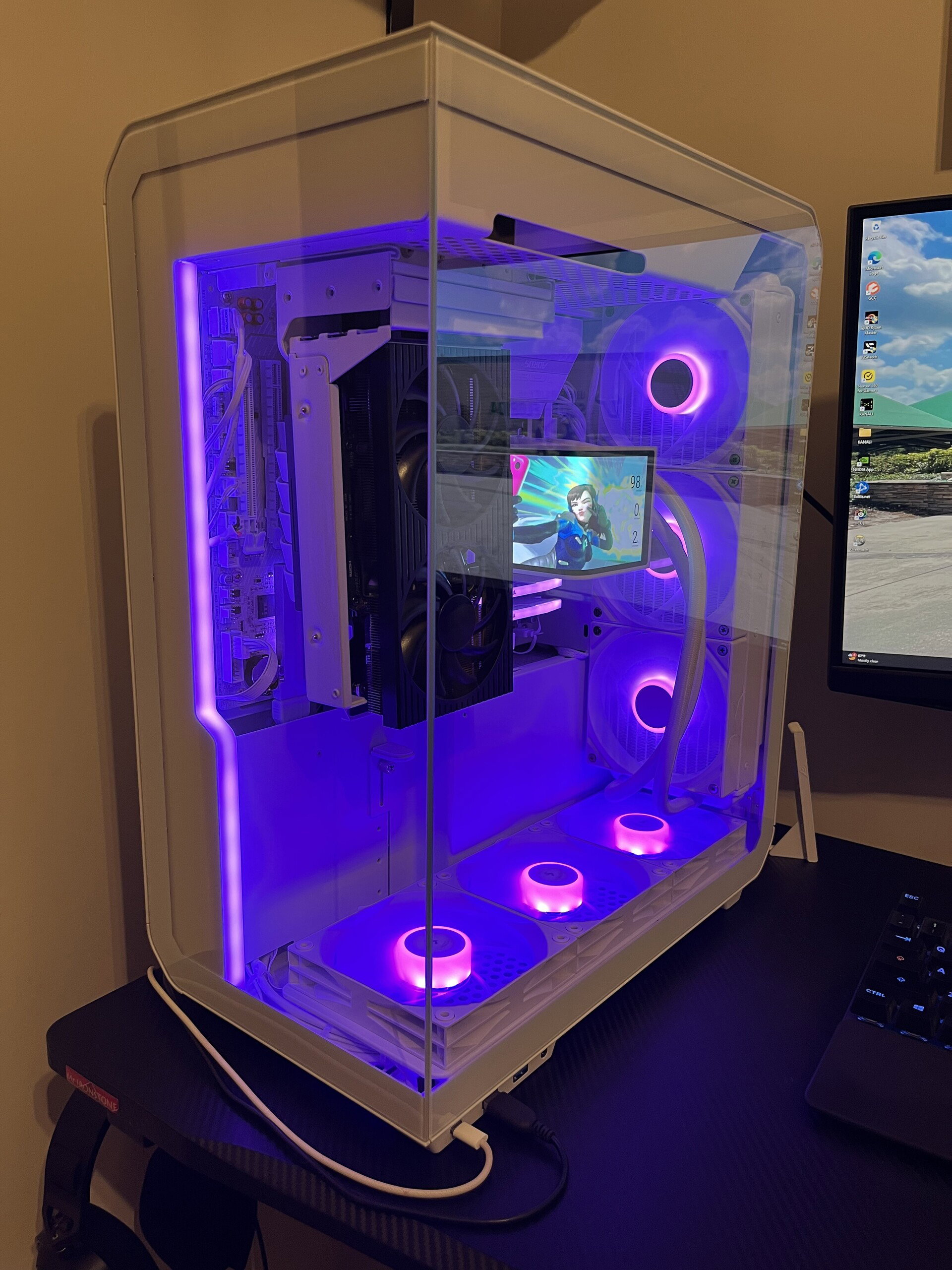 White SSUPD Xhuttle Build » builds.gg