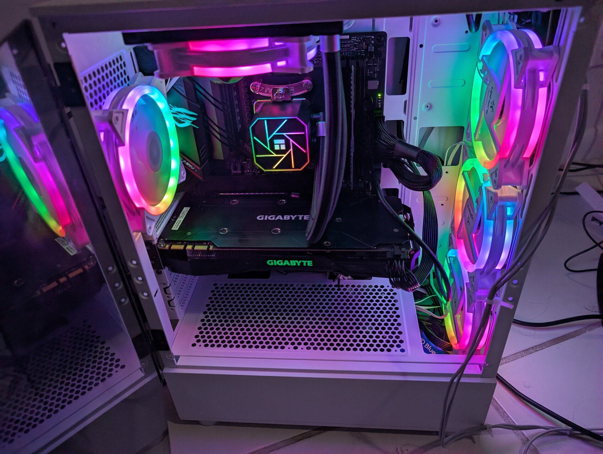 RGB White Gaming PC » builds.gg