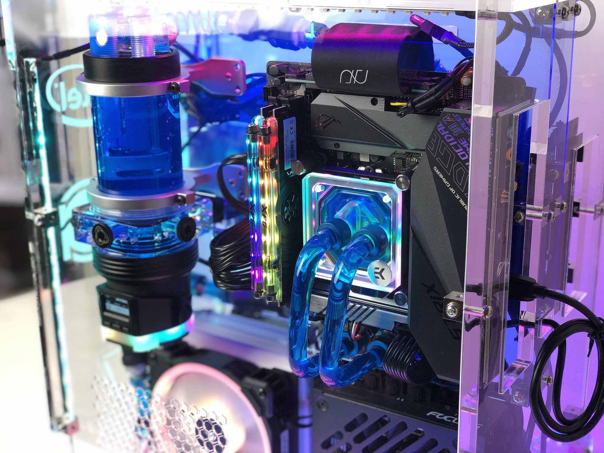 Portable mini ITX system from Acrylic » builds.gg