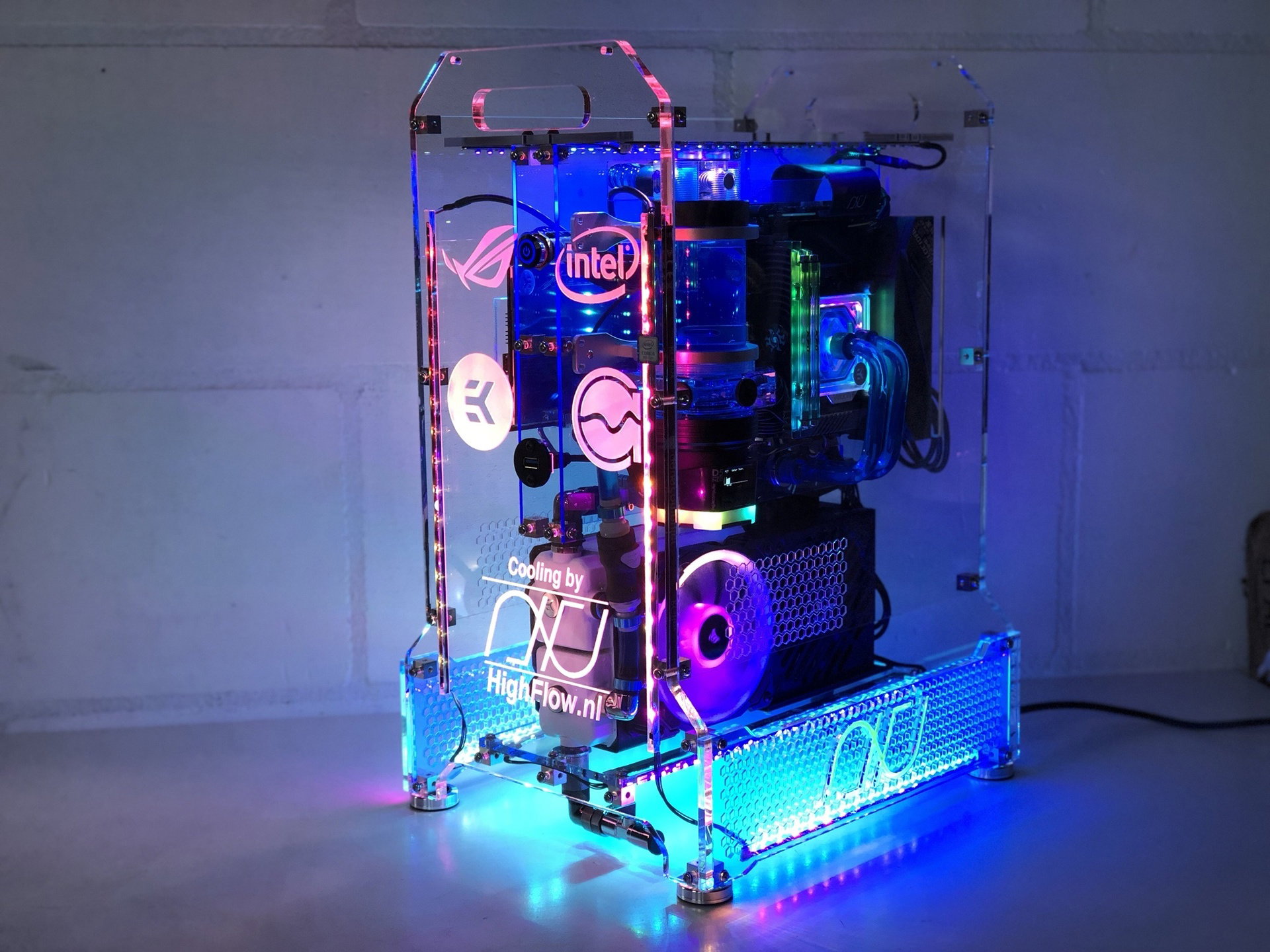 Portable mini ITX system from Acrylic » builds.gg