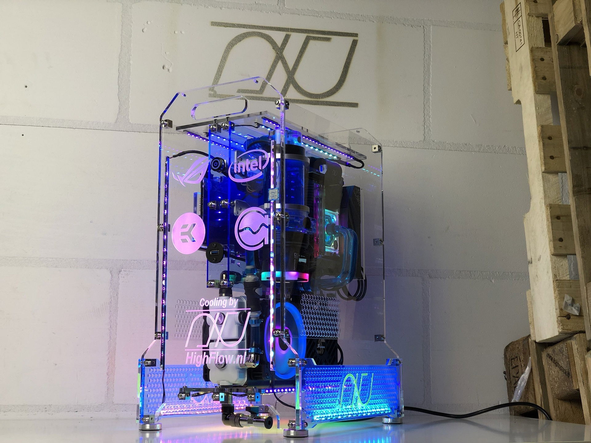 Portable mini ITX system from Acrylic » builds.gg