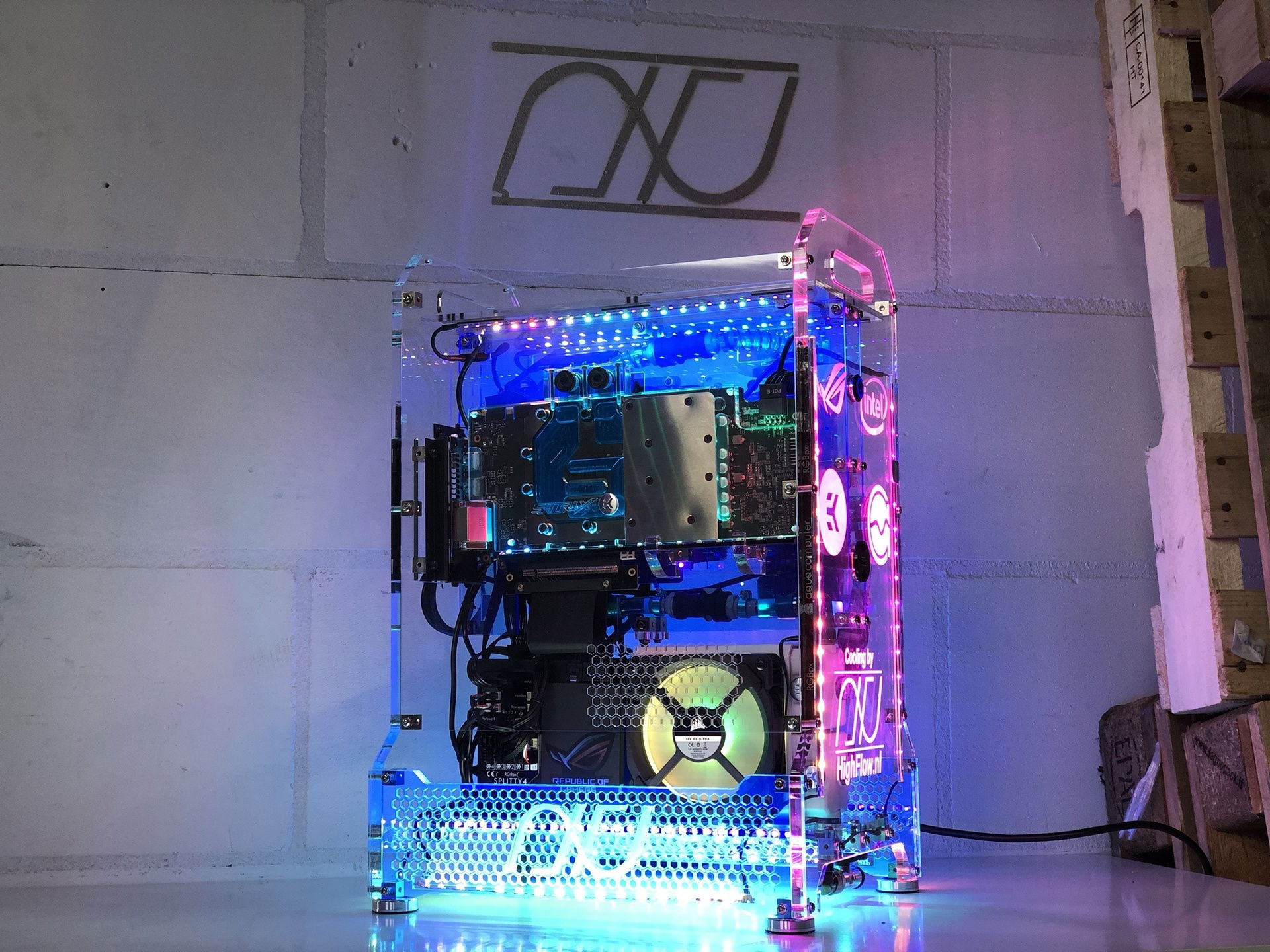 Portable mini ITX system from Acrylic » builds.gg