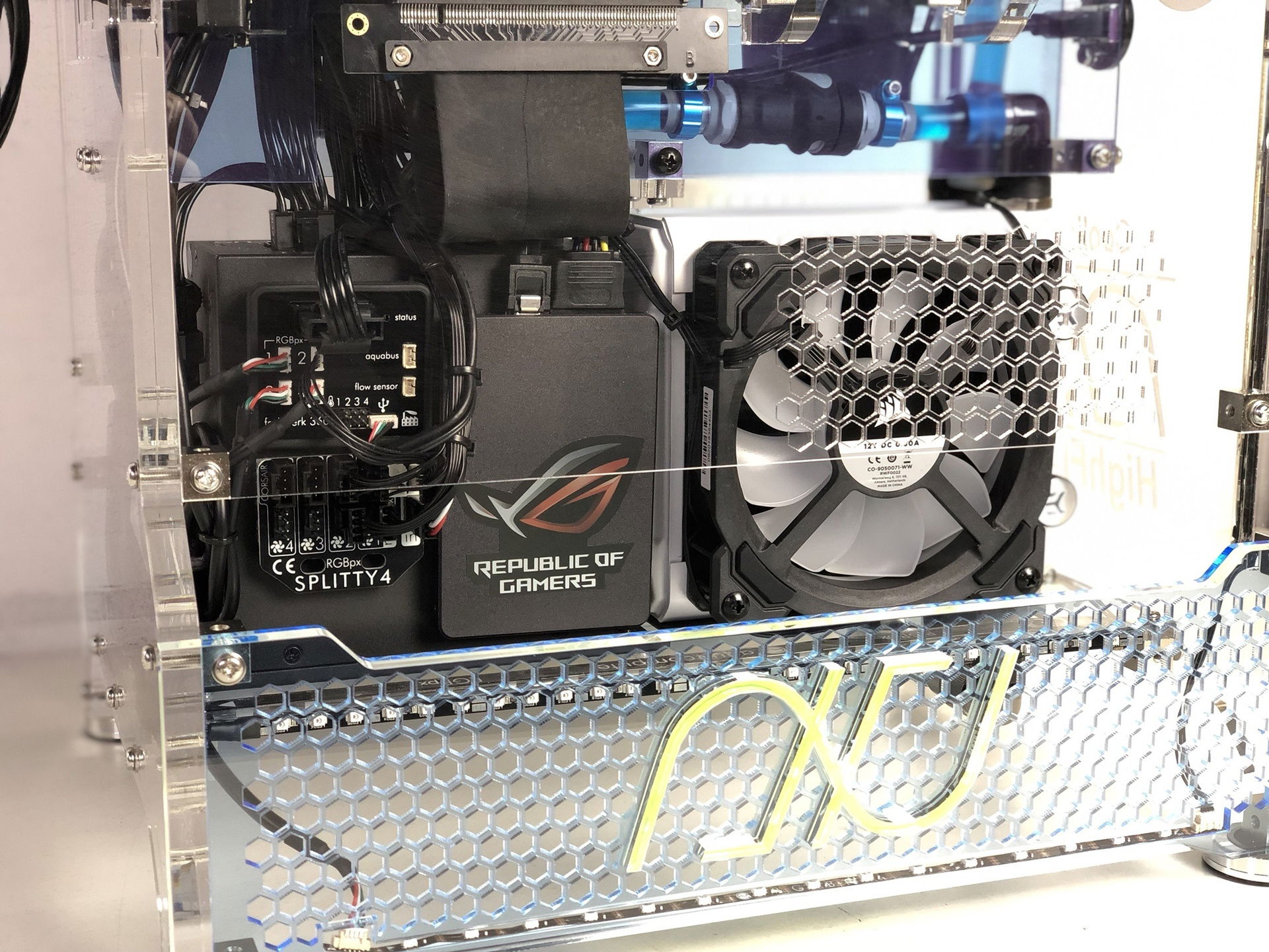 Portable mini ITX system from Acrylic » builds.gg