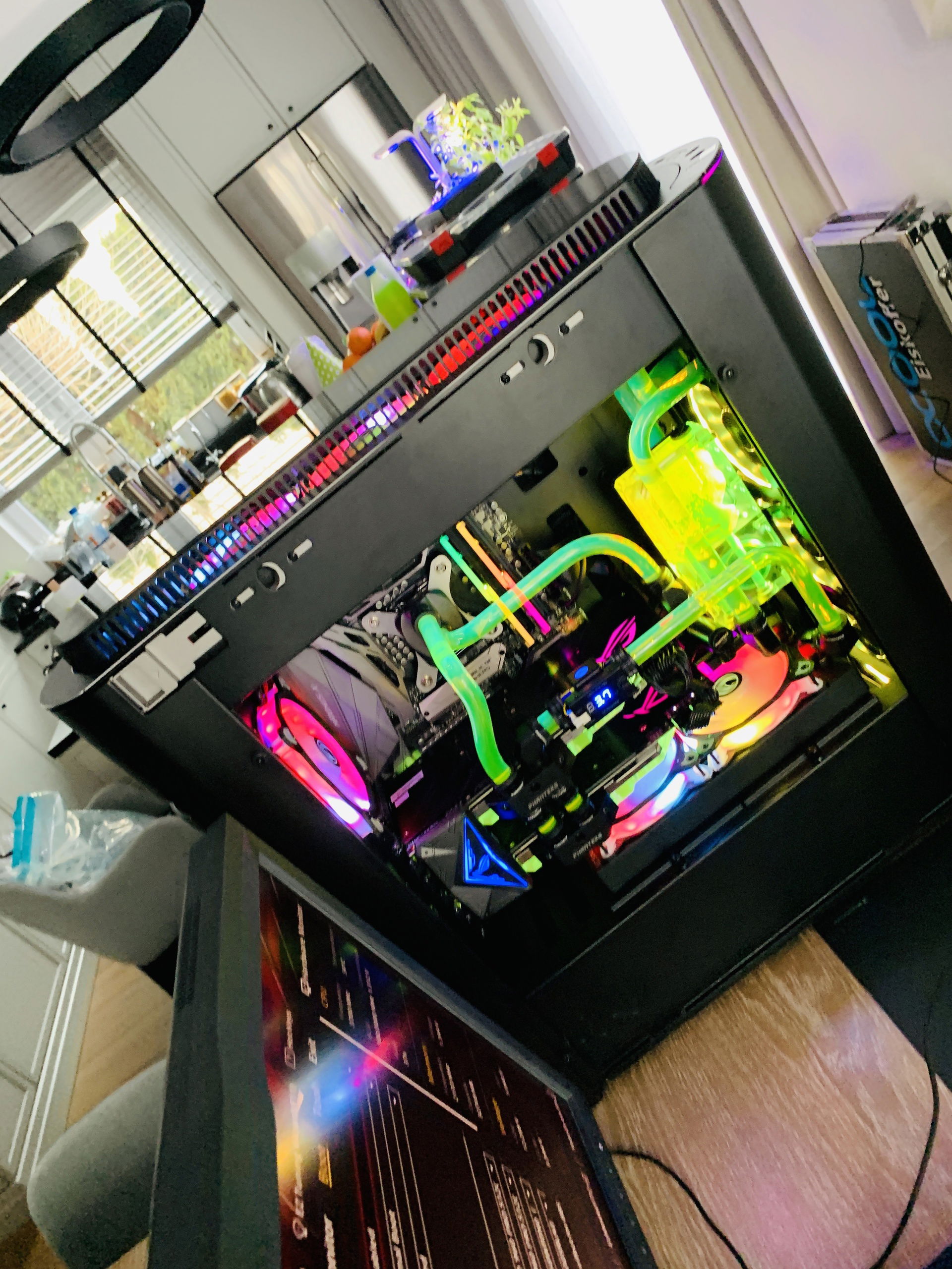 IN-WIN 915 Acid Green » builds.gg