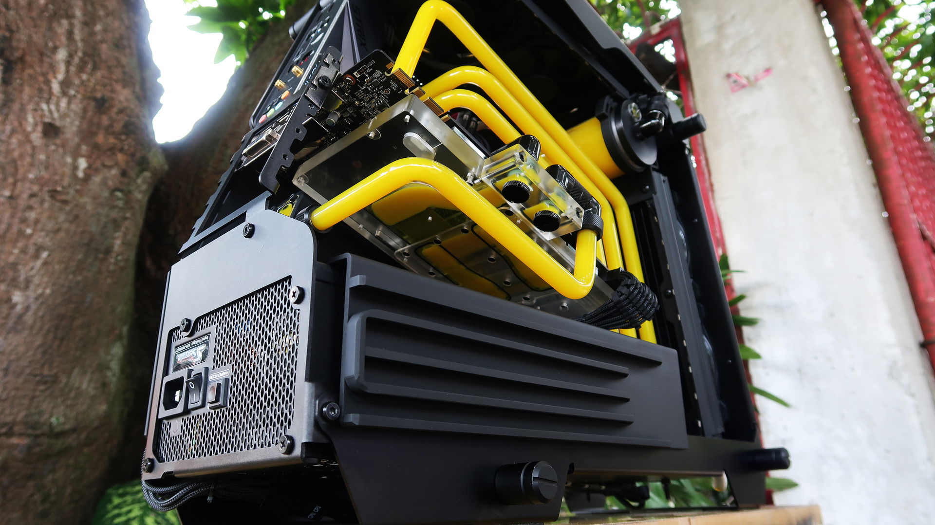 Custom Pc Build #51" Rogue " Cougar Conquer Essence » builds.gg