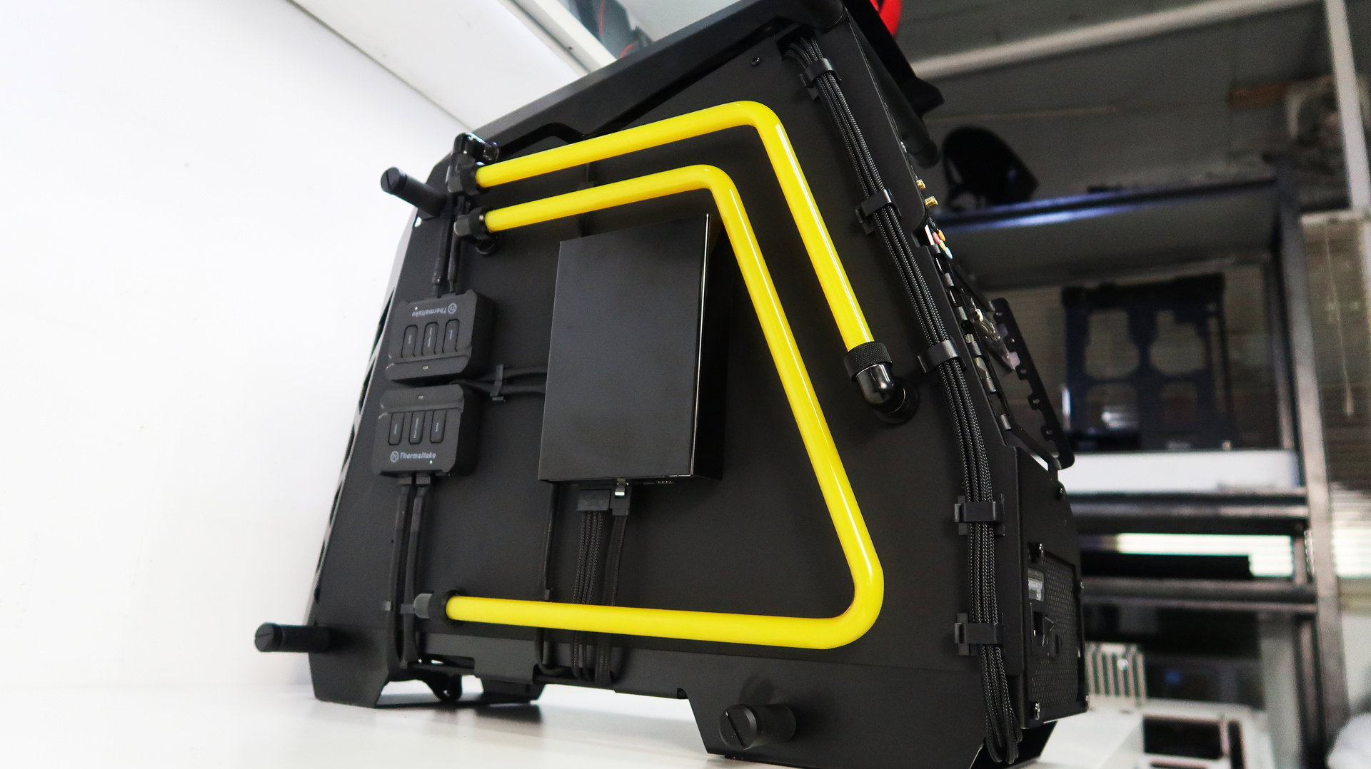 Custom Pc Build #51" Rogue " Cougar Conquer Essence » builds.gg