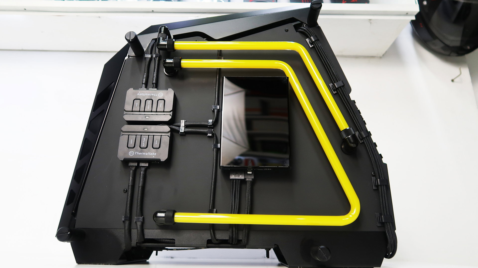 Custom Pc Build #51" Rogue " Cougar Conquer Essence » builds.gg