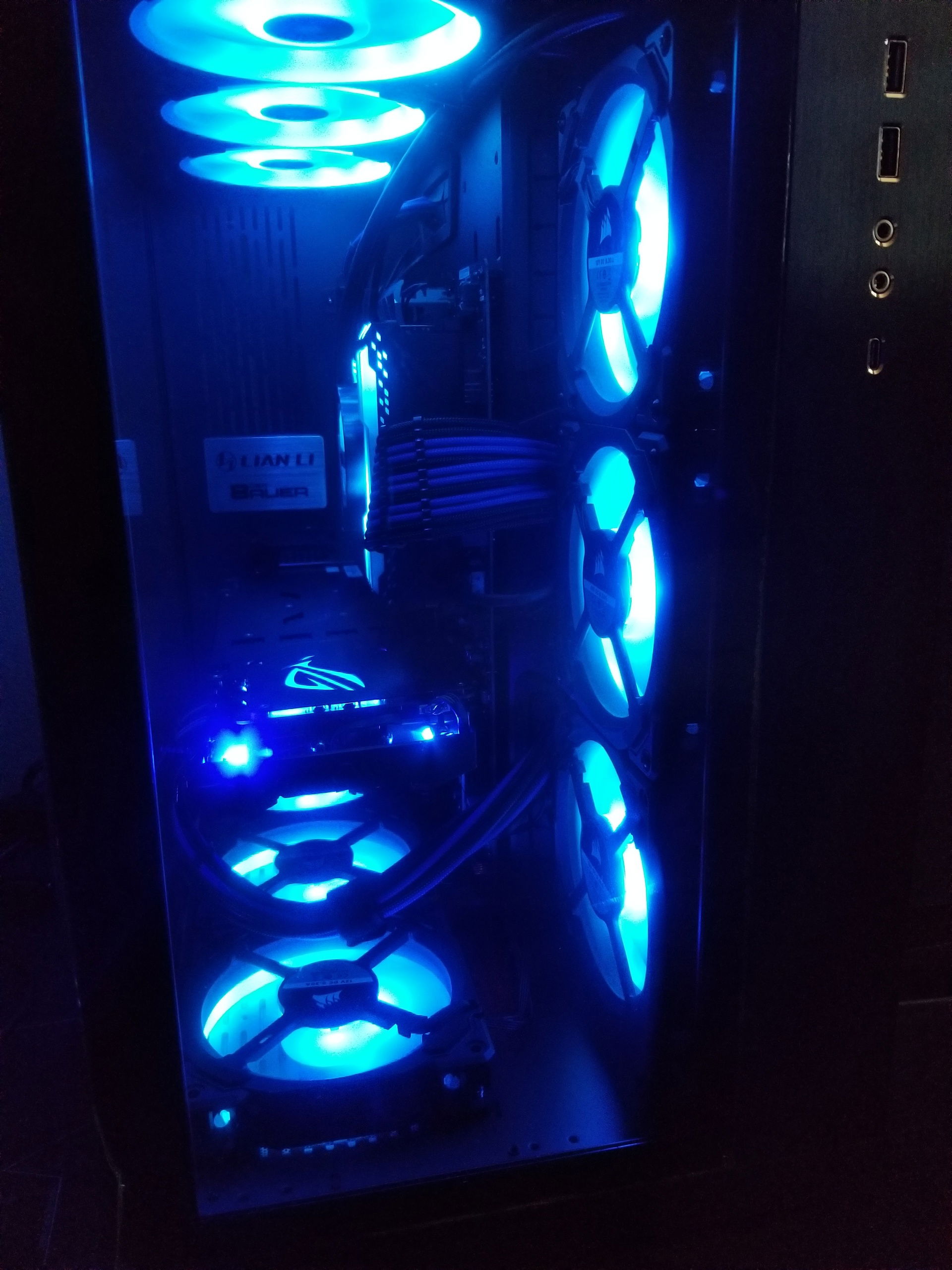 Lian li blue & black RGB Build » builds.gg