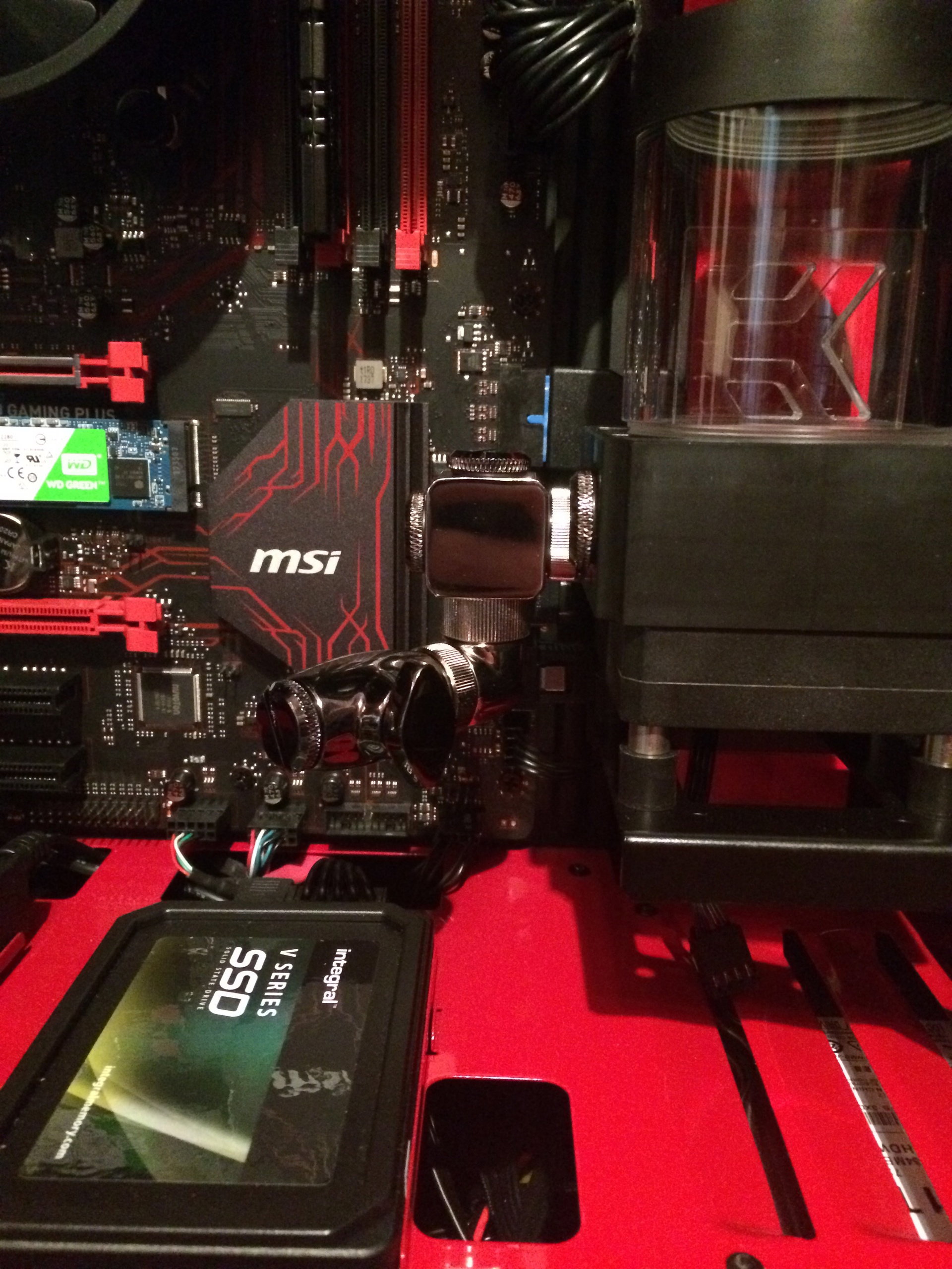 Red & Black Themed Custom Build » builds.gg