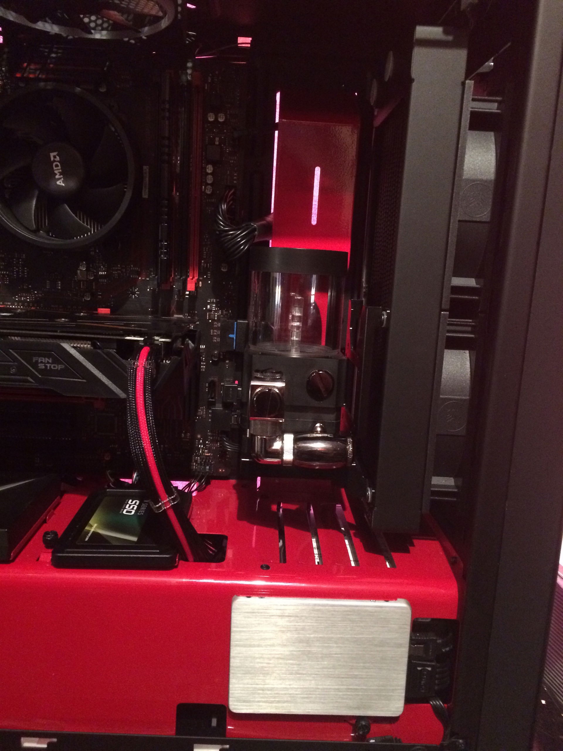 Red & Black Themed Custom Build » builds.gg
