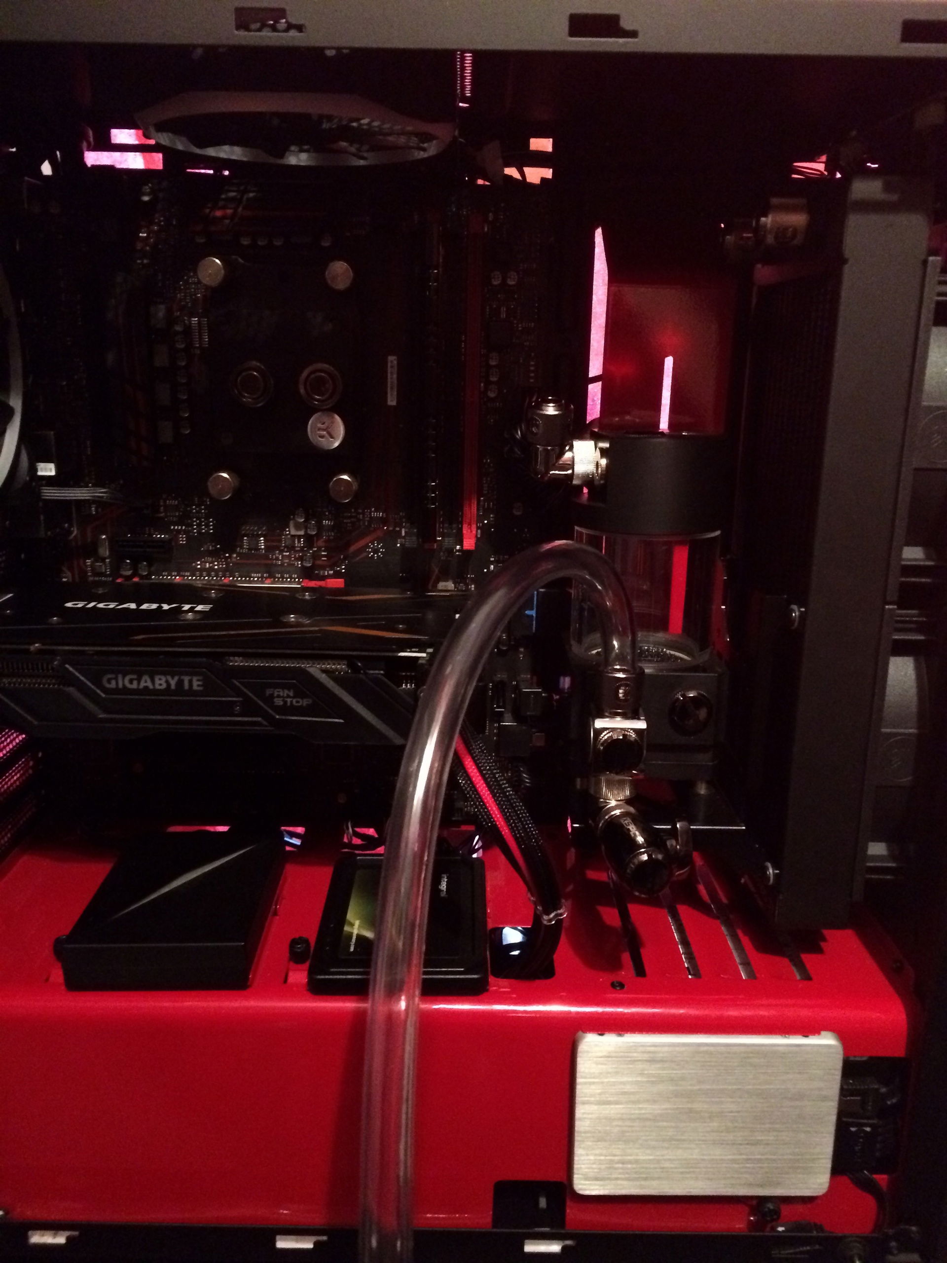 Red & Black Themed Custom Build » builds.gg