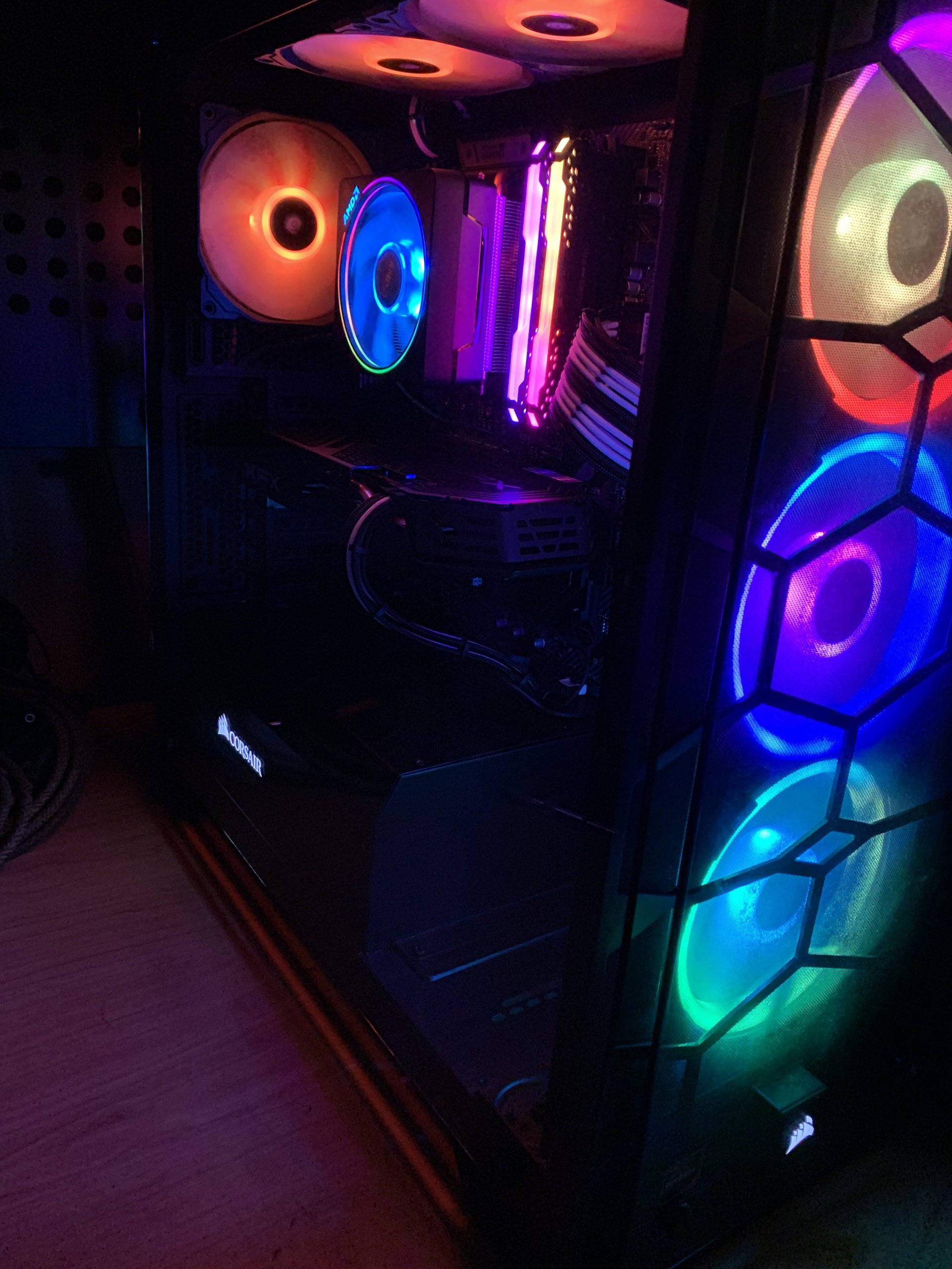 Corsair 570x RGB Unicorn » builds.gg