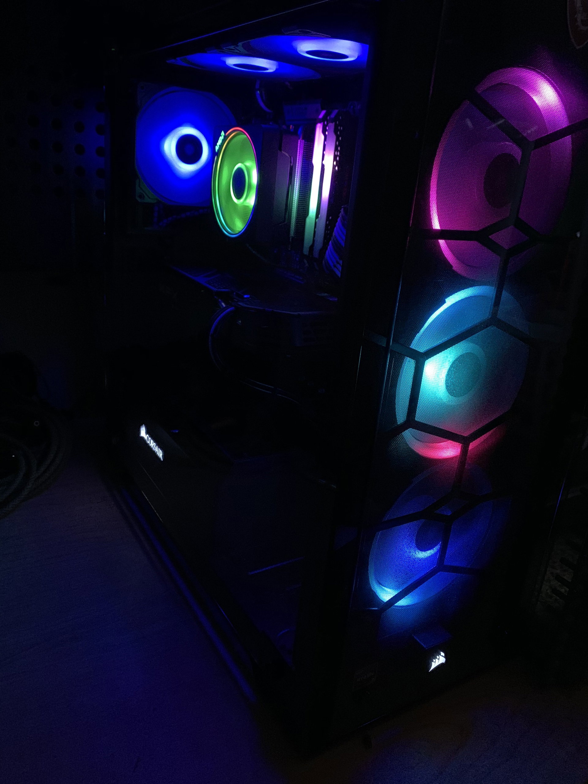 Corsair 570x RGB Unicorn » builds.gg