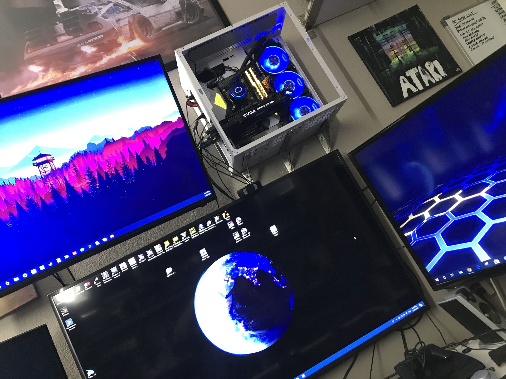 Gaming Wall Mount Lian Li PC-011 » builds.gg