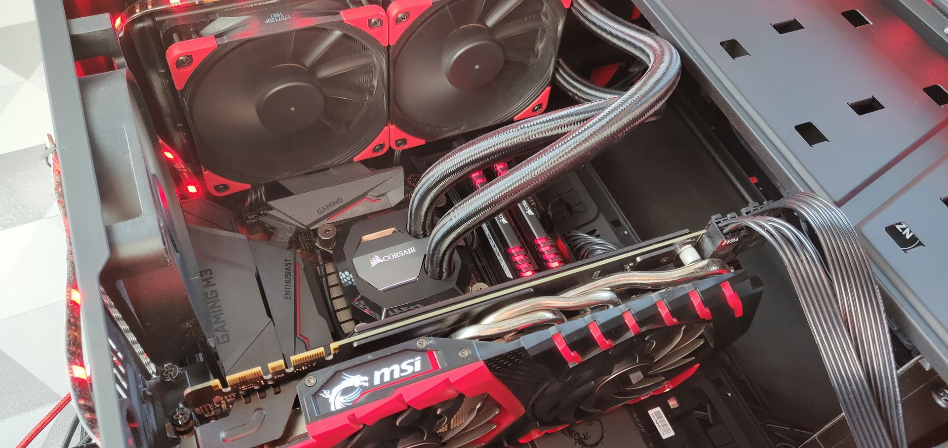 Black and red themed build » builds.gg