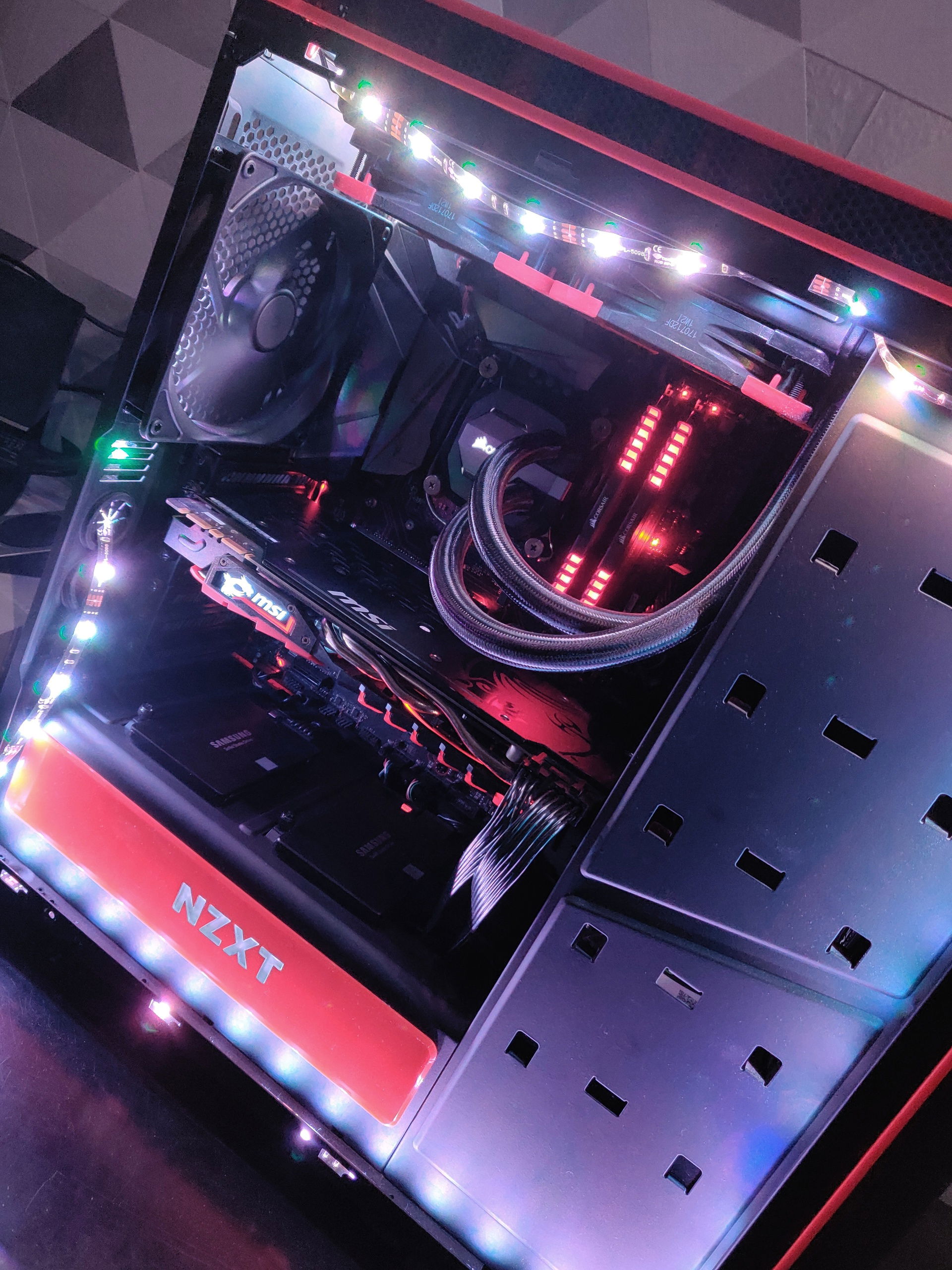 Black and red themed build » builds.gg
