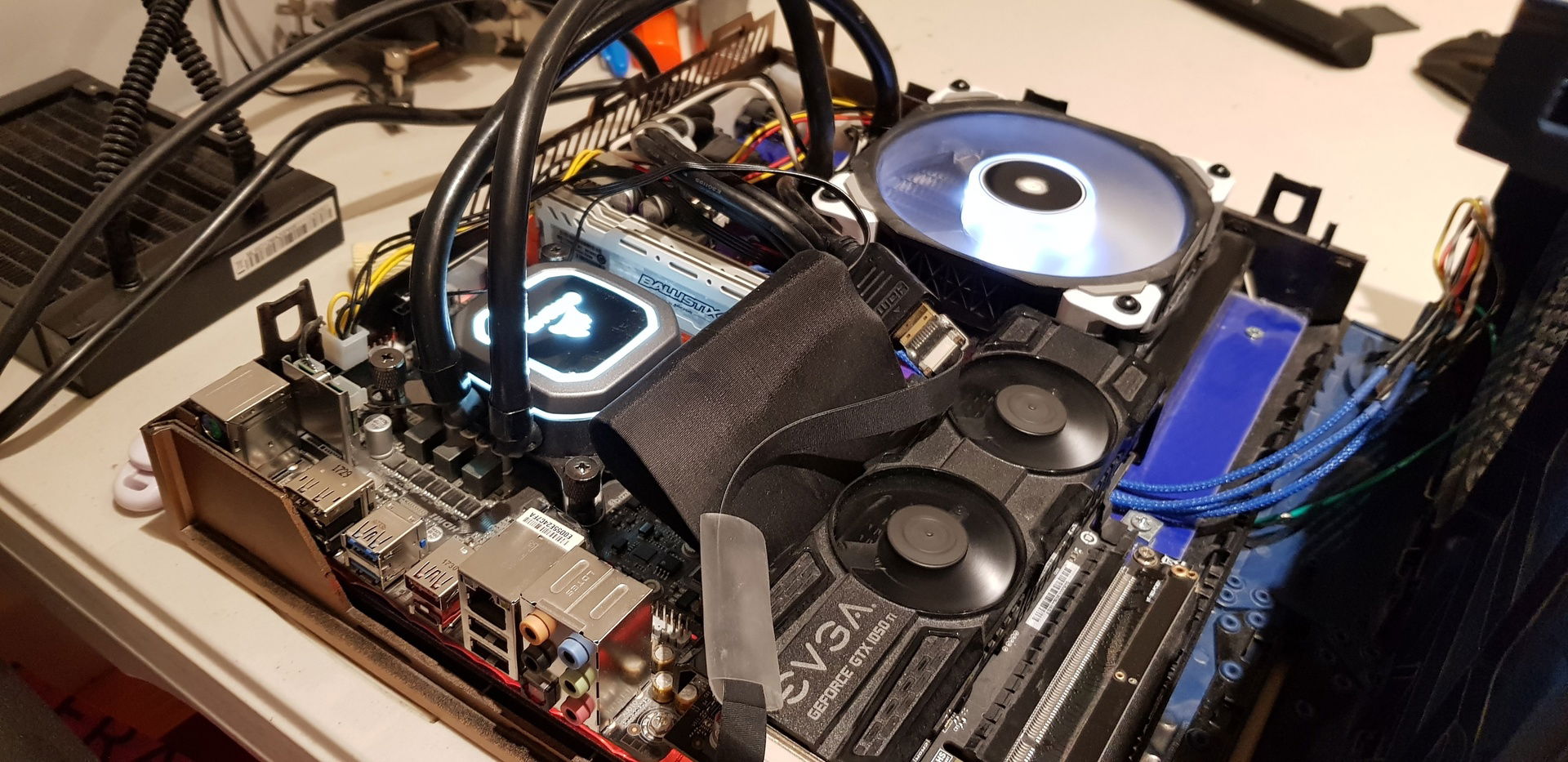 Custom Modded liquid cooled PC in XBOX » builds.gg