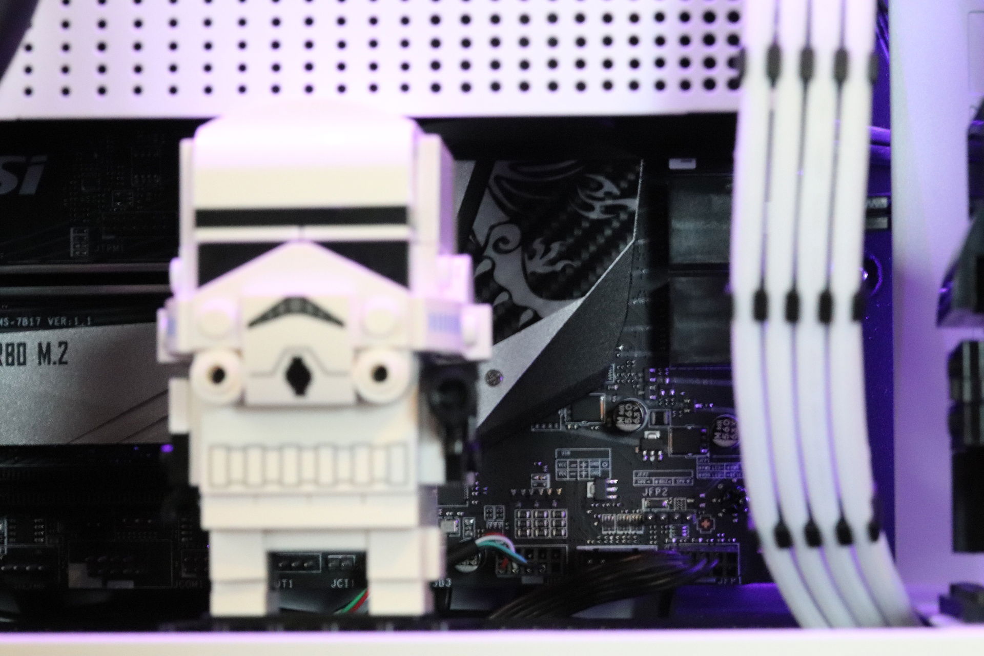 Stormtrooper Gaming PC » builds.gg