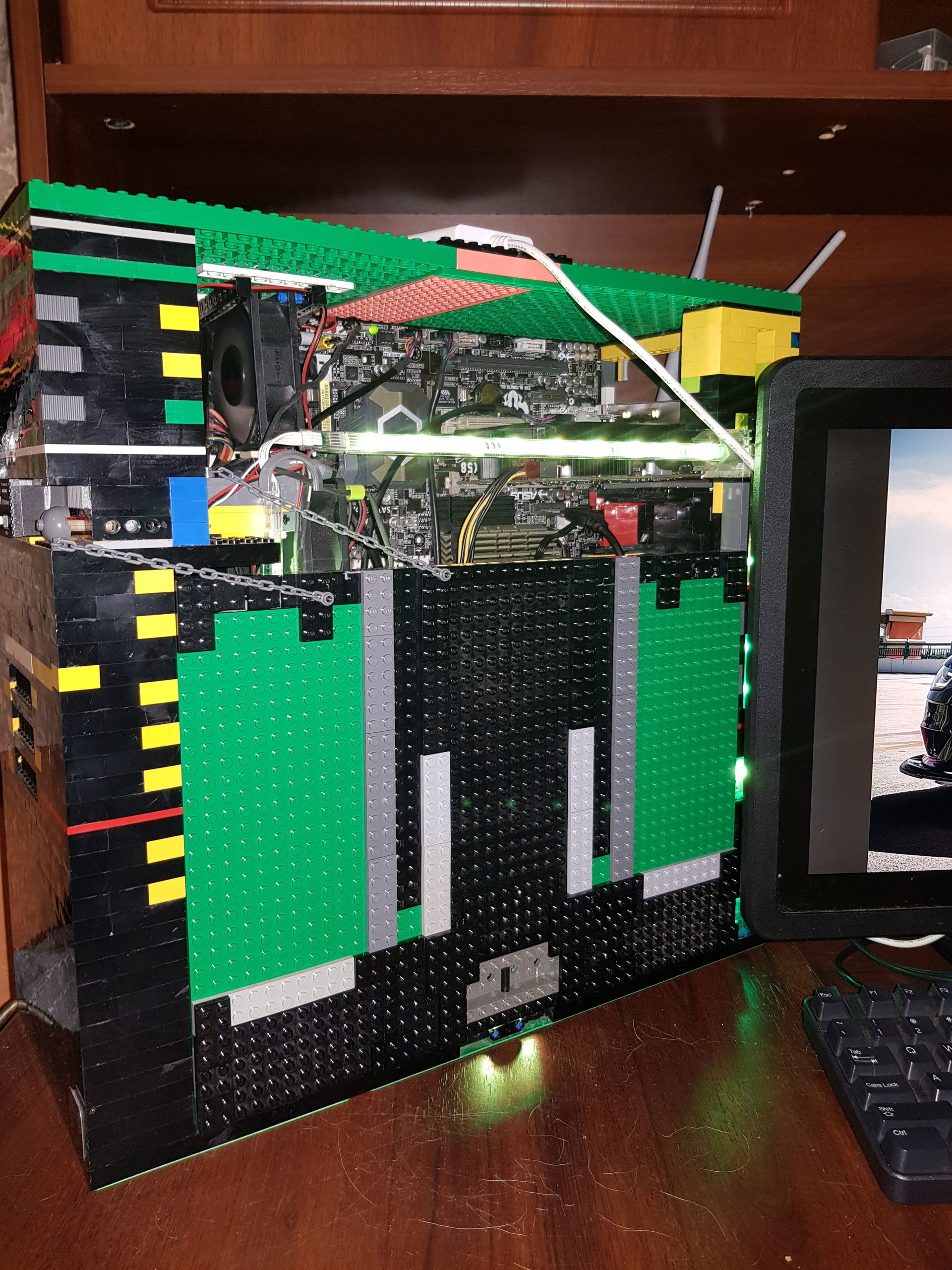 100% Authentic Lego Gaming, Video editing & Programing Desktop » builds.gg